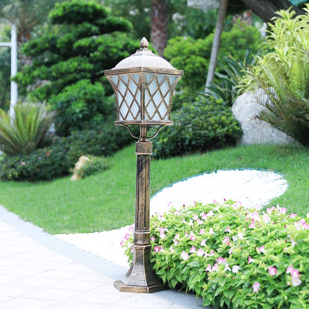 Roadside Lamp Post Landscaping