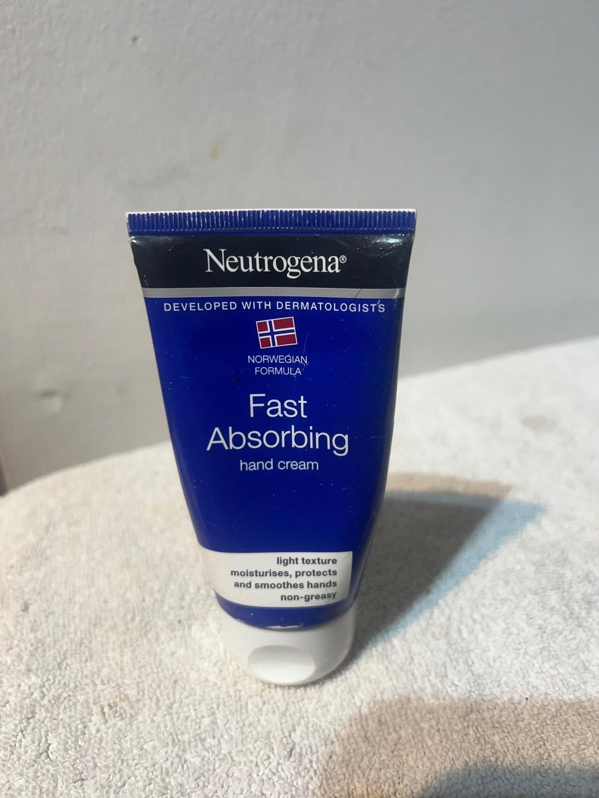 Neutrogena Hand Cream Concentrated Unscented For Very Dry Chapped Hands ...