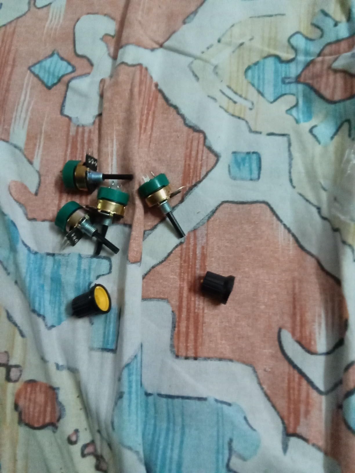 Electronic Spices 5k 3 Pin Round Shaft Rotary Potentiometer Volume Pot ...