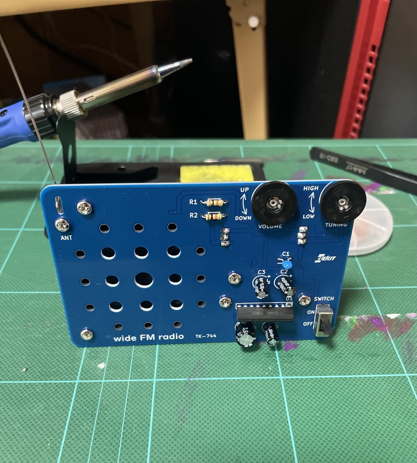 Amazon | ELEKIT(エレキット) ワイドFMラジオ はんだ付けラジオ組立キット TK-744 | ELEKIT | 卓上ラジオ