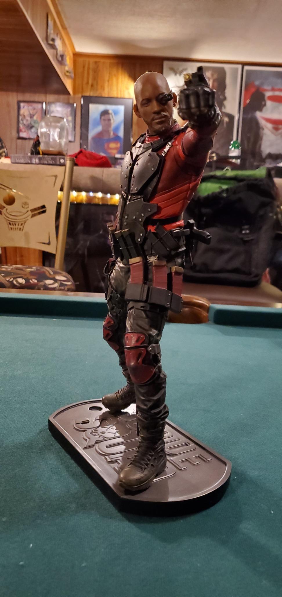 Amazon.com: DC Comics Suicide Squad Deadshot 12-Inch Figura : Juguetes ...