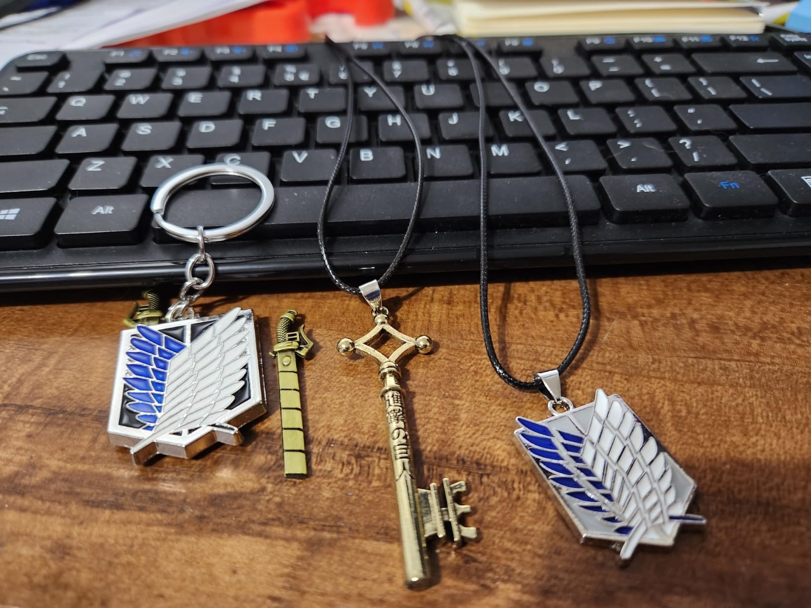 Amazon.com: Ealipoi Aot Attack Cosplay Shingeki No Kyojin Necklace ...