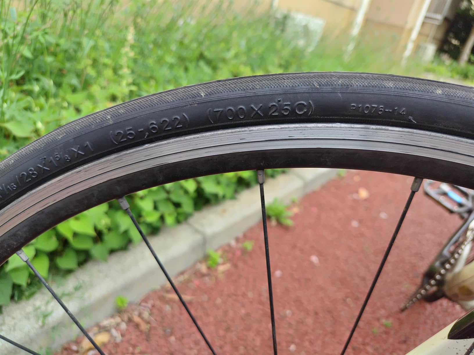 Amazon | 2本セット,700 25c タイヤ,700x25c 25-622 自転車タイヤ+ チューブ 仏式バルブ60mm+リムテープ ...
