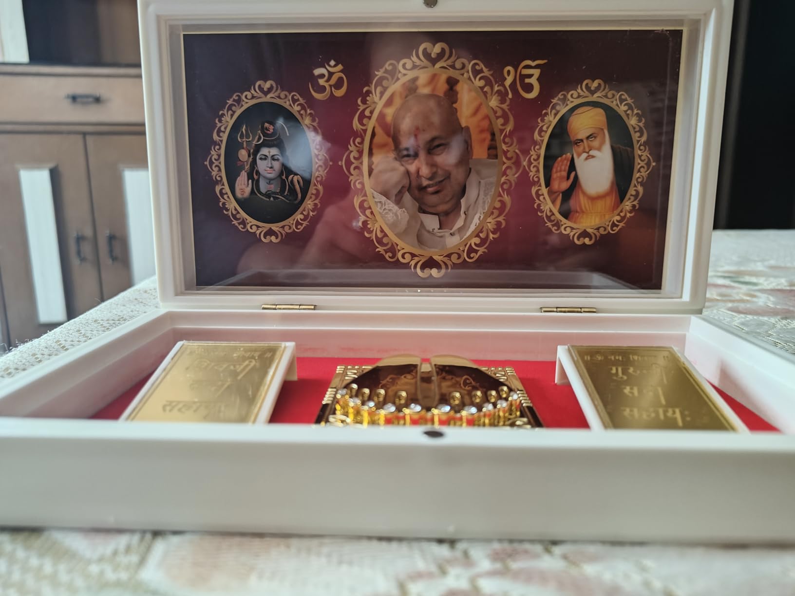 MAPLE Guru Ji Charan Paduka |Guruji Swaroop for Mandir | Wooden Gold ...