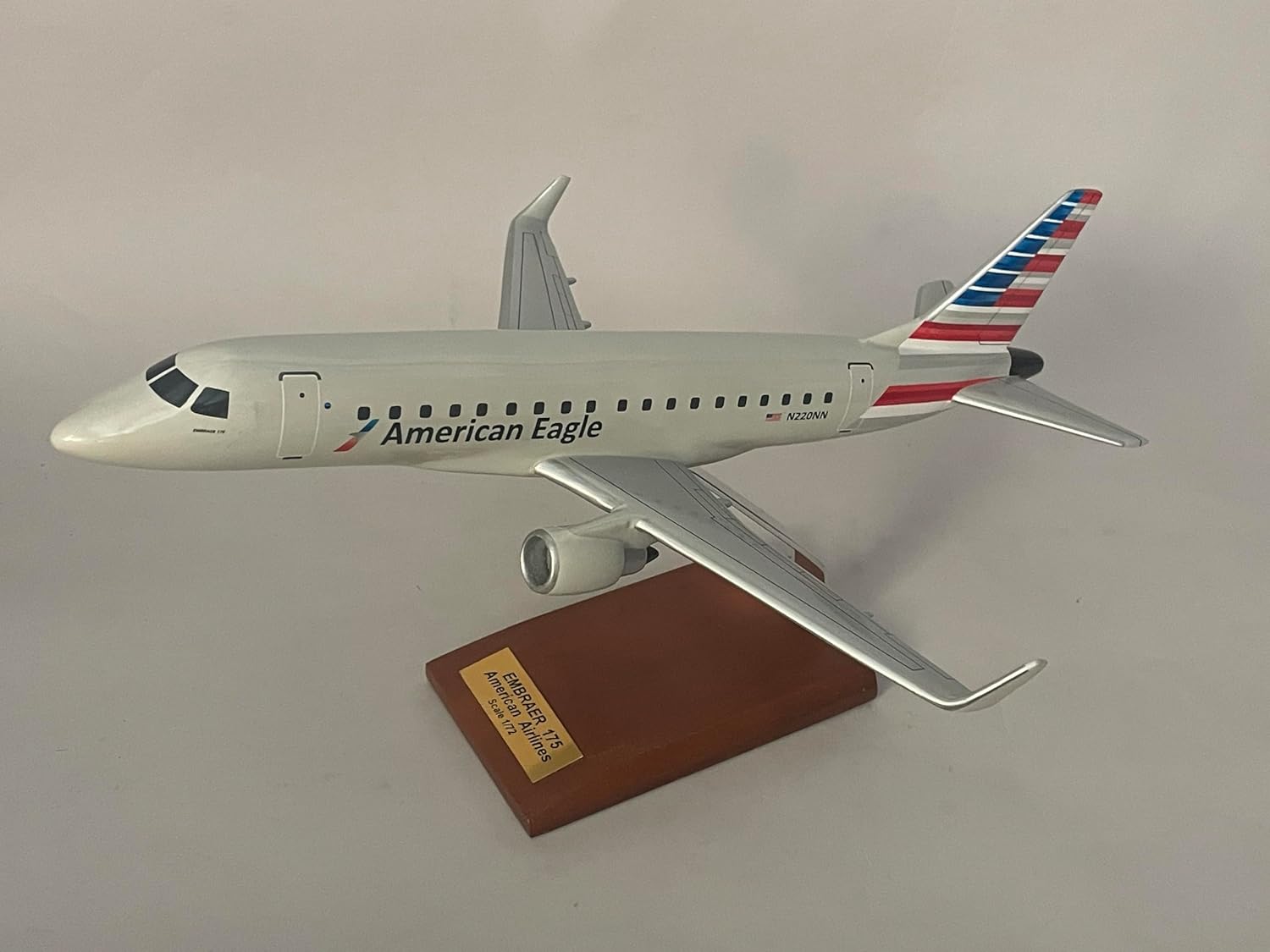 Amazon.com: Embraer E175 E-175 American Eagle Airlines Desktop Display ...