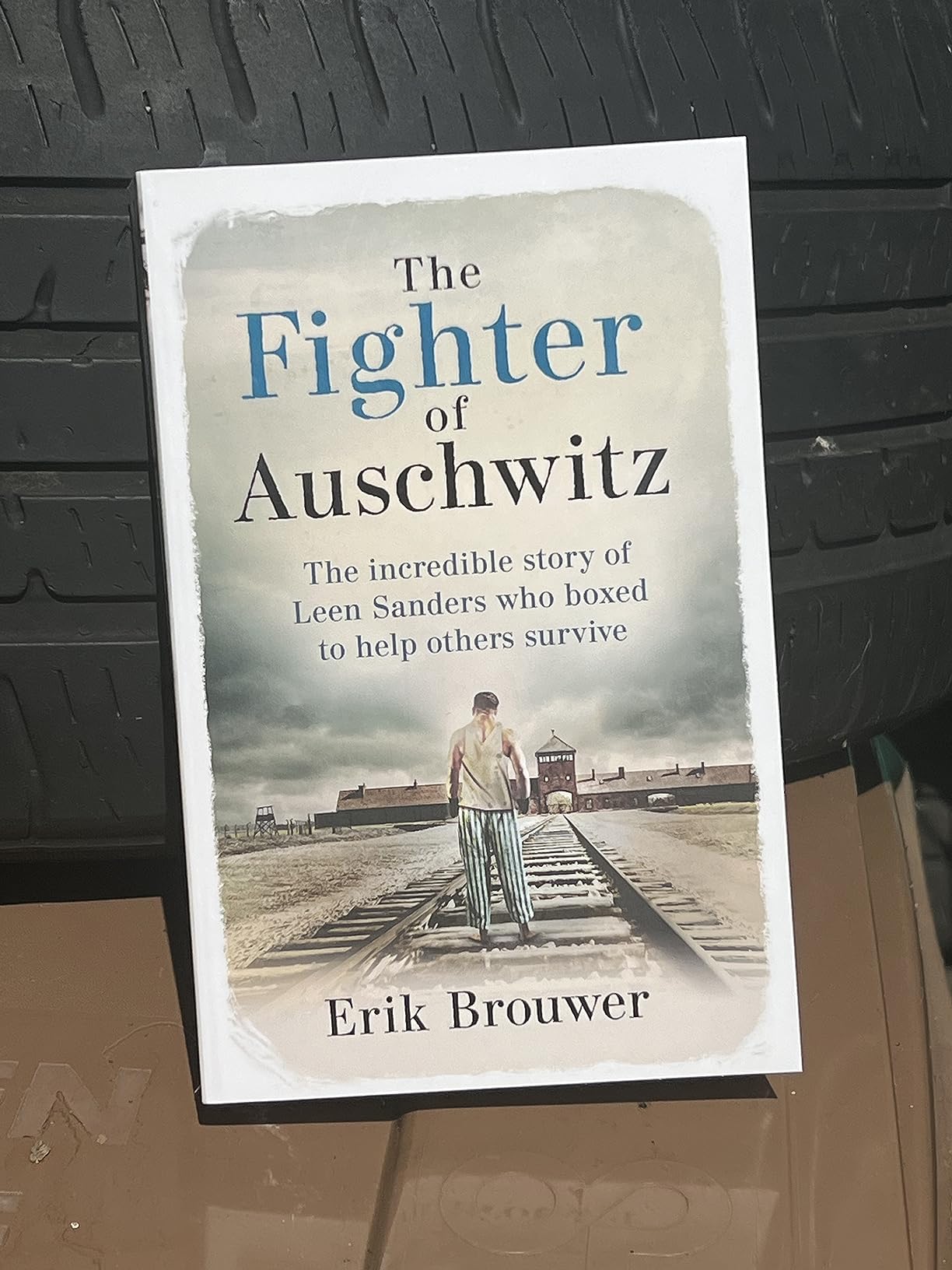 The Fighter of Auschwitz: The incredible true story of Leen Sanders who ...