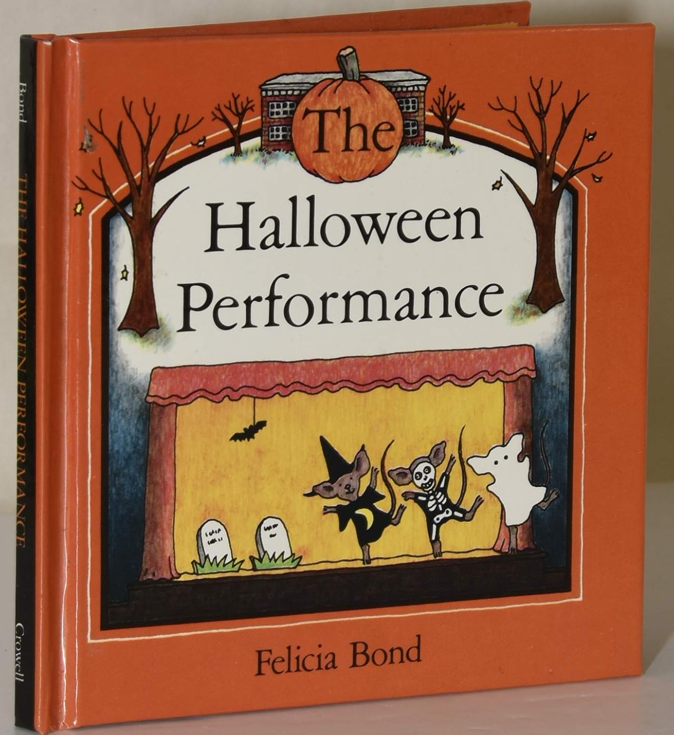 The Halloween performance: Bond, Felicia: 9780690043082: Amazon.com: Books