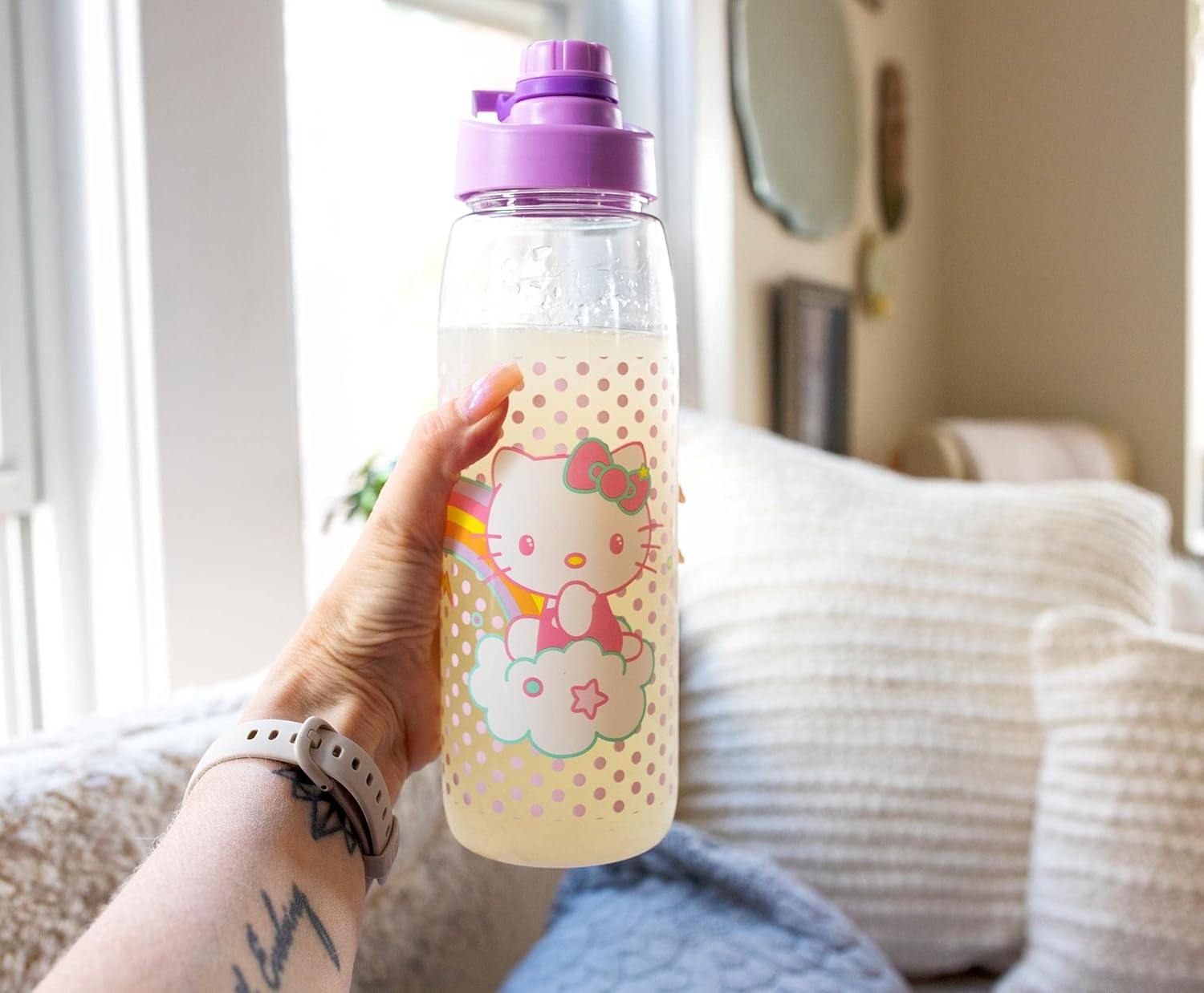 Sanrio Botella de agua de plástico con tapa de rosca con diseño de ...