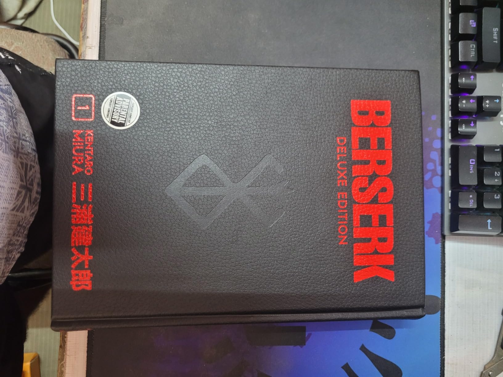 Berserk Deluxe Volume 1 : MIURA KENTARO: Amazon.in: Books