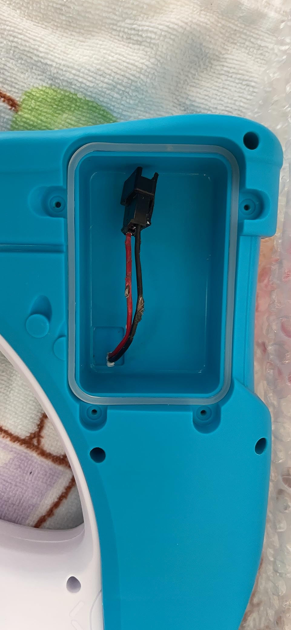 Amazon | 水鉄砲 電動ウォーターガン 連射 LEDライト EagleStone タンク容量800ml 自動給水 12m超強力飛距離 バッテリー2個 46分使用時間 保護メガネ 高性能 ...