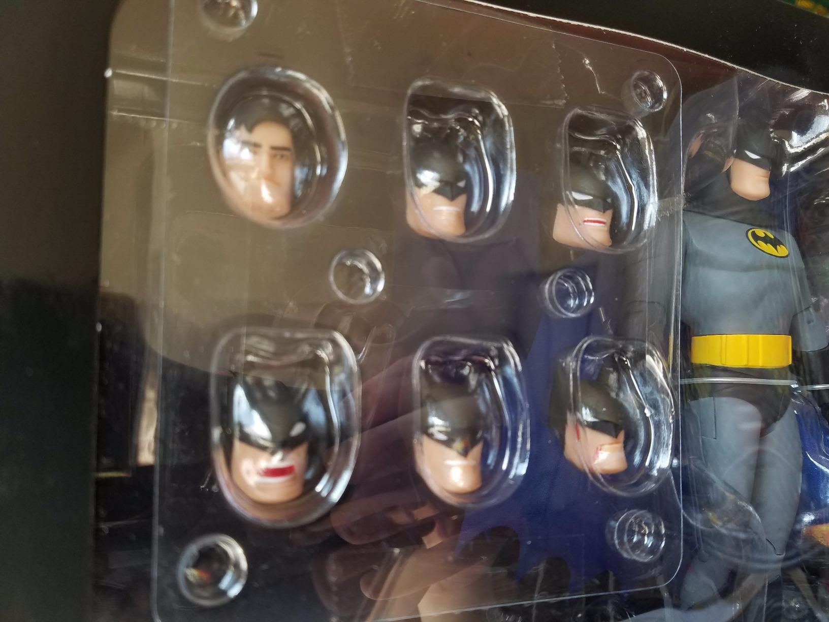 Amazon.com: DC Collectibles Batman Expressions Pack Action Figure ...