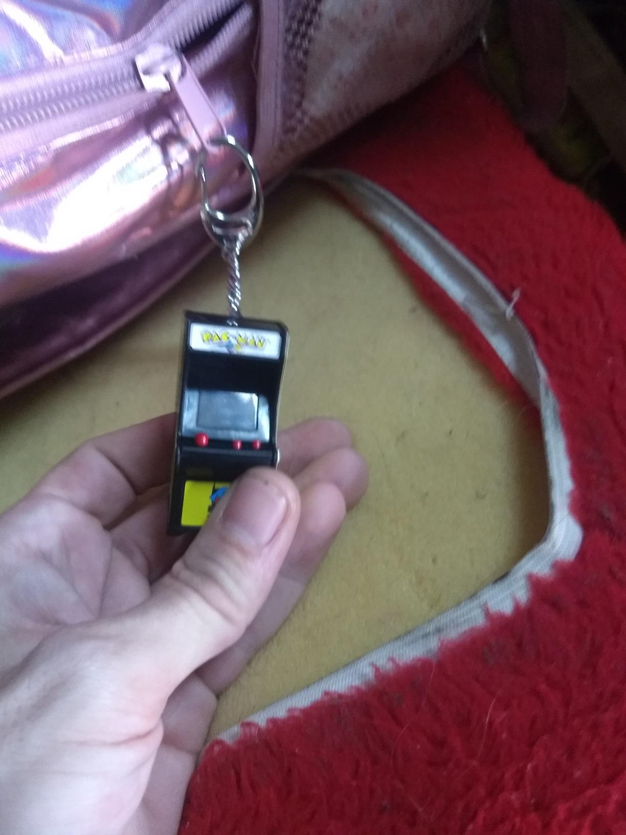 Amazon.com: World's Coolest Light & Sound Arcade Keychain Assortment ...