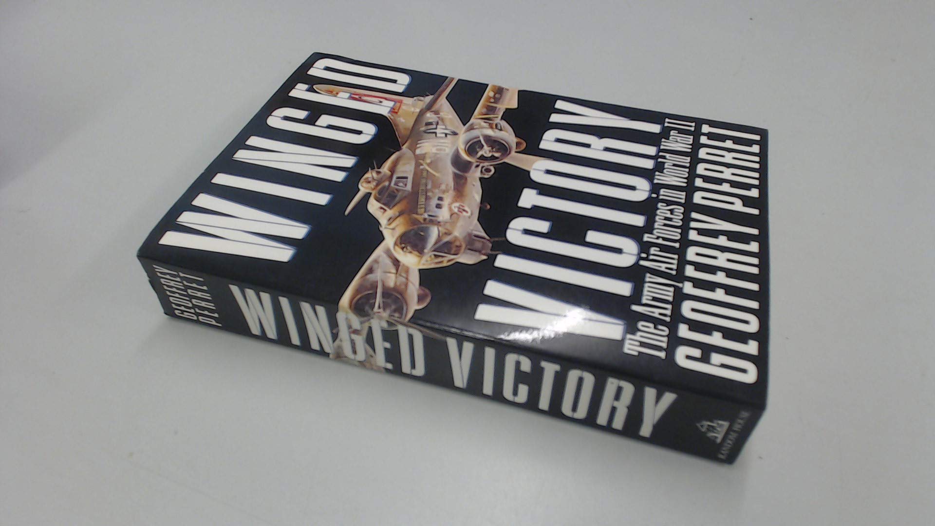 Winged Victory: The Army Air Forces in World War II: Perret, Geoffrey ...