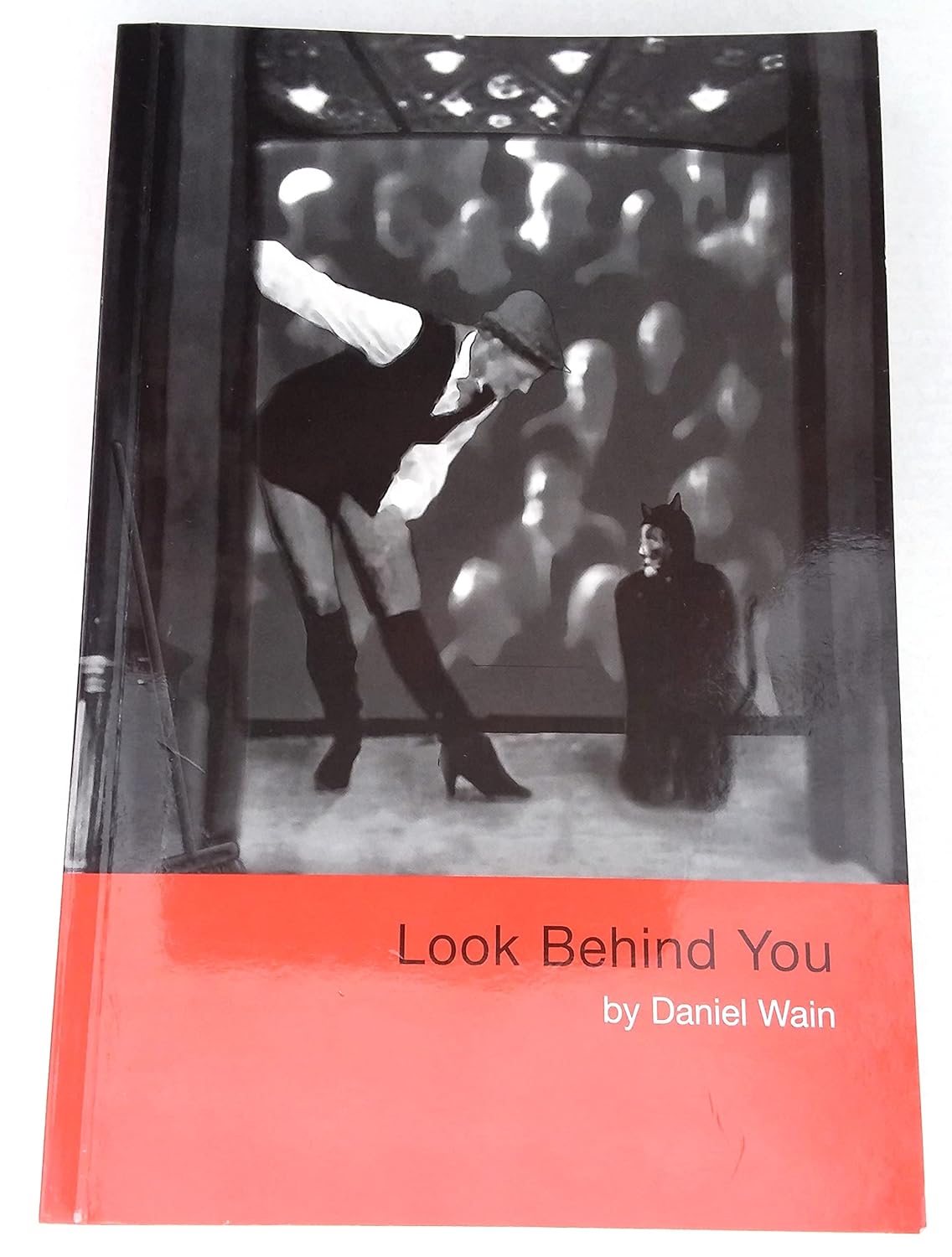 Look Behind You: Daniel Wain: 9780856762413: Amazon.com: Books