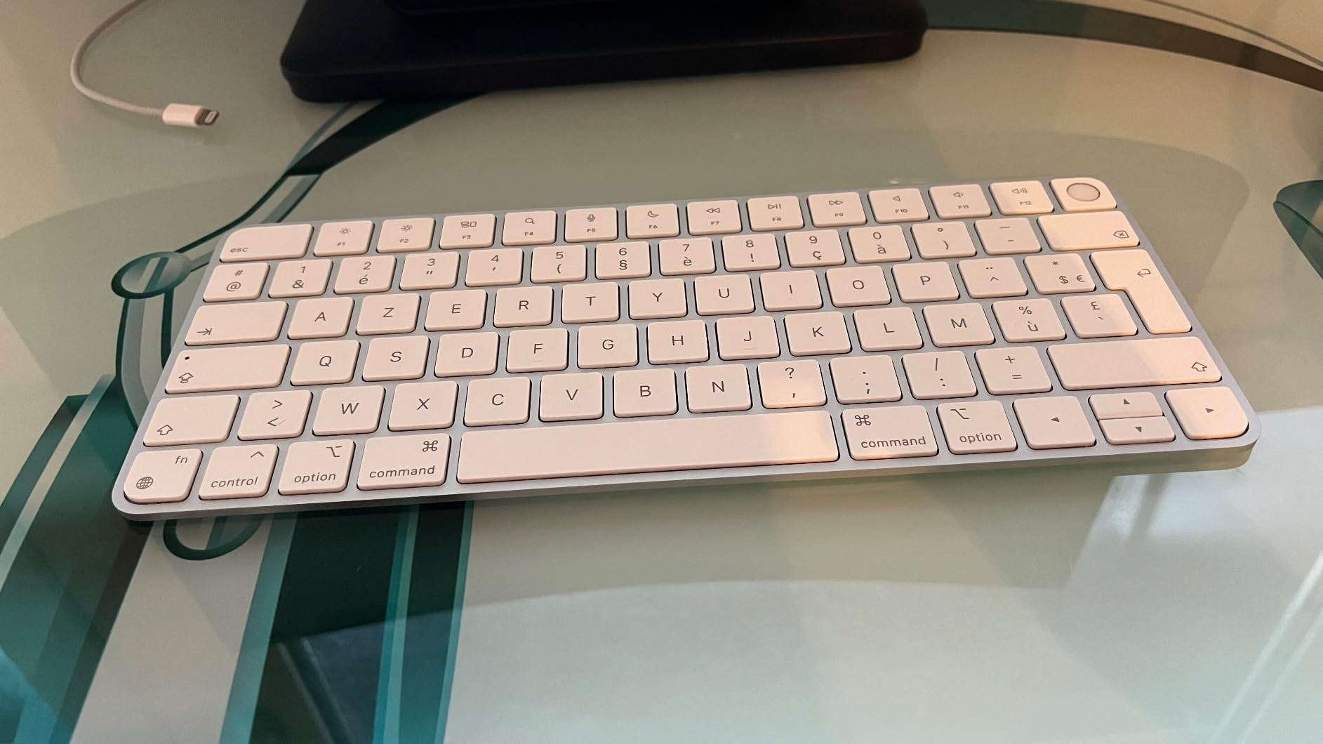Apple Magic Keyboard avec Touch ID : Bluetooth, Rechargeable ...