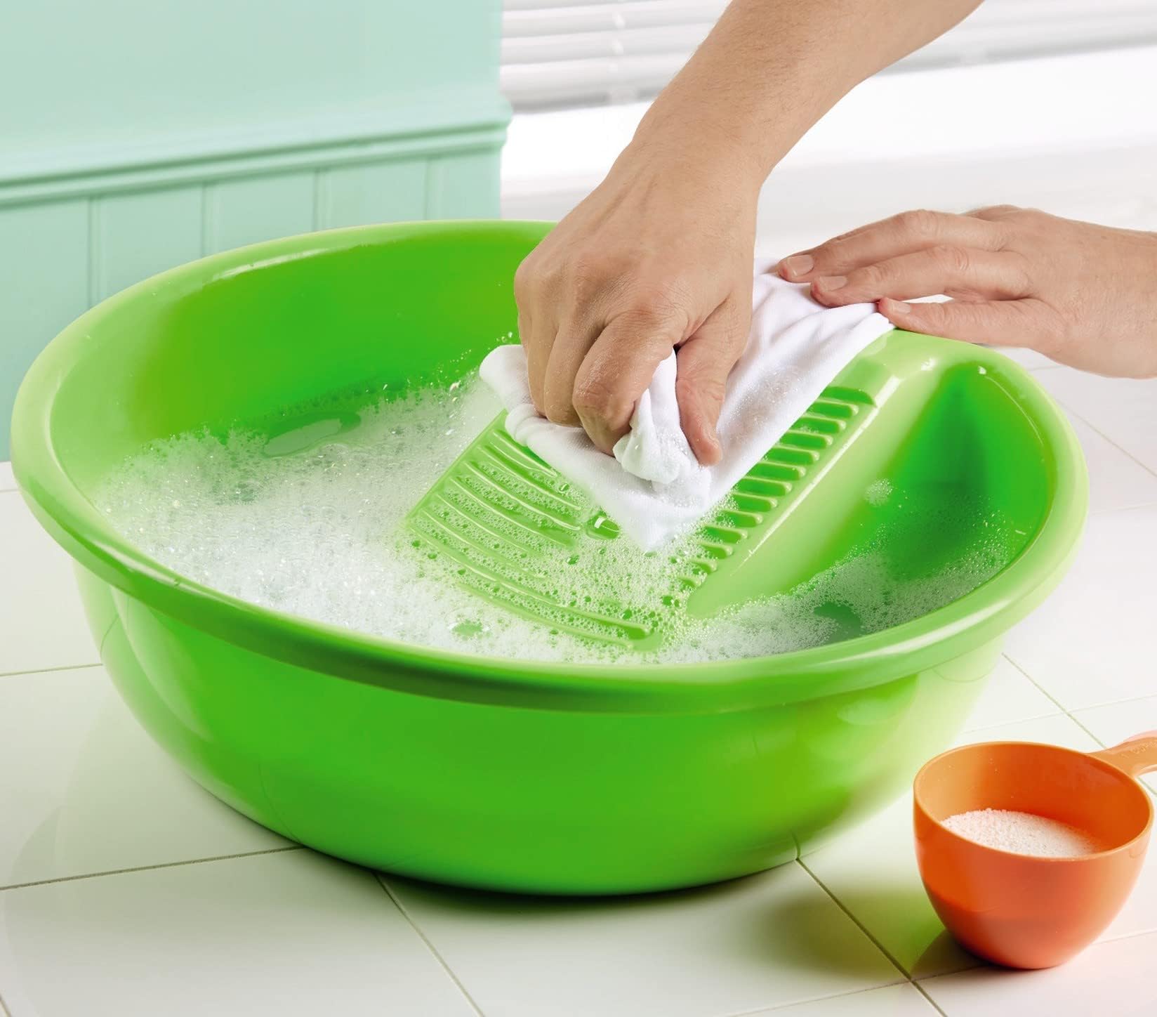 Hand Washing Clothes Basin – Plastic Wash Bowl with Ridged Washboard ...
