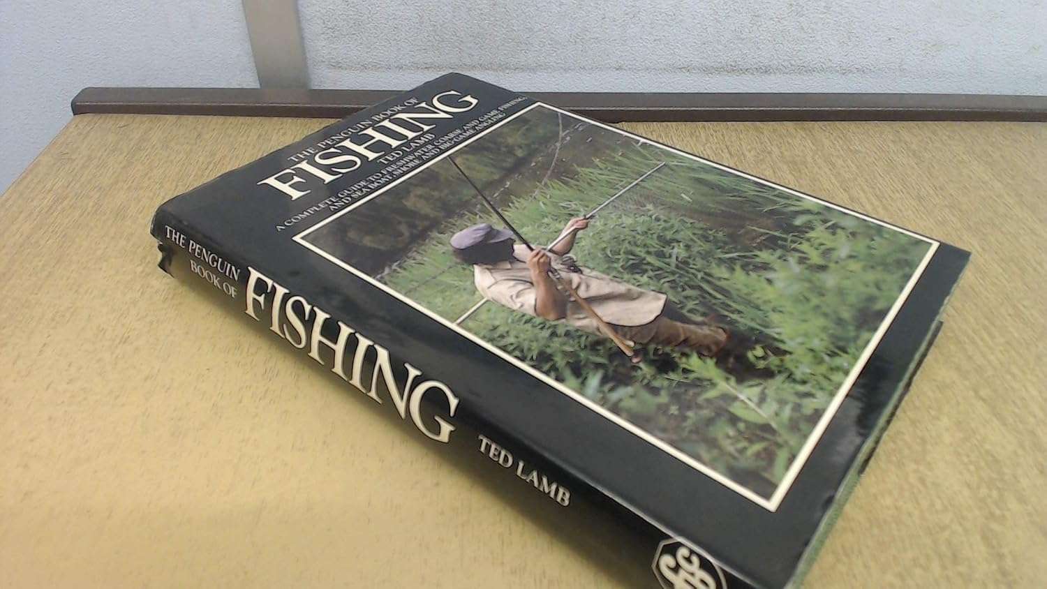 The Penguin book of fishing: A complete guide to freshwater coarse and ...