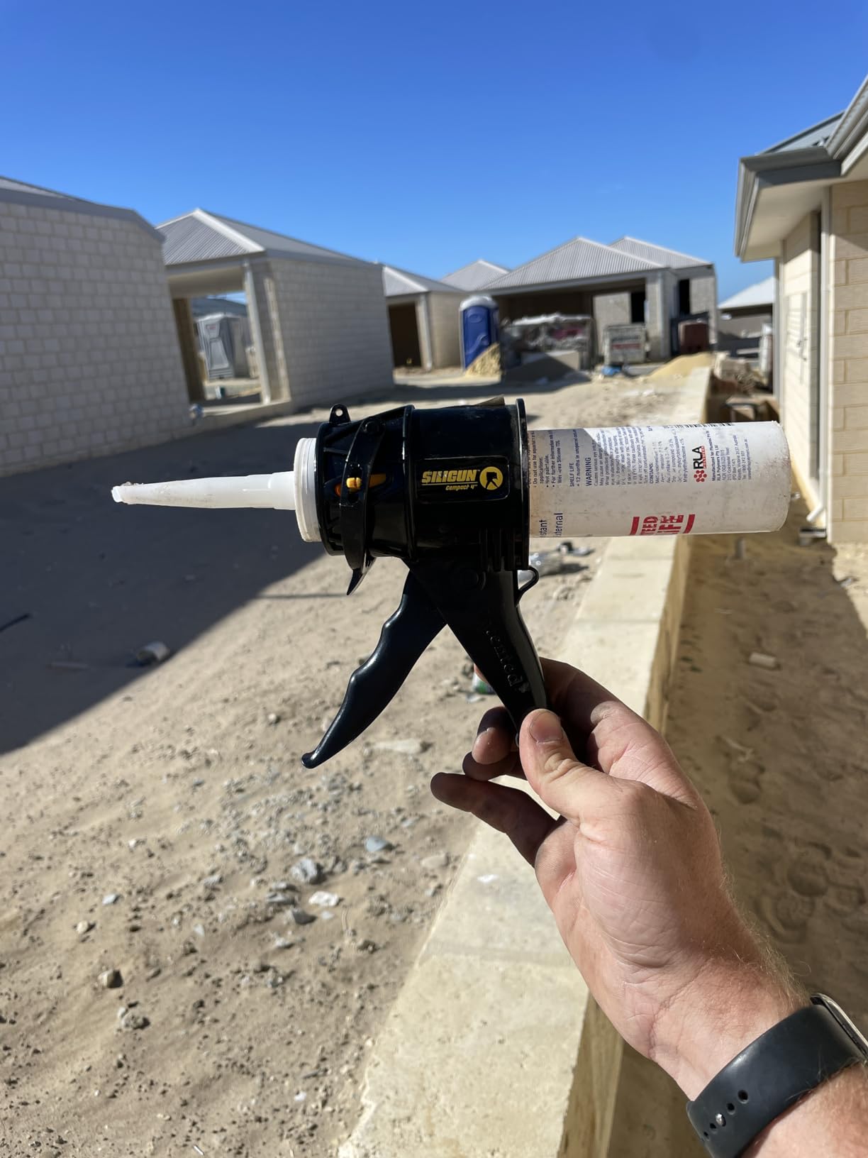 Siligun Compact Dripless Caulking Gun, 4-Inch Size : Amazon.com.au ...