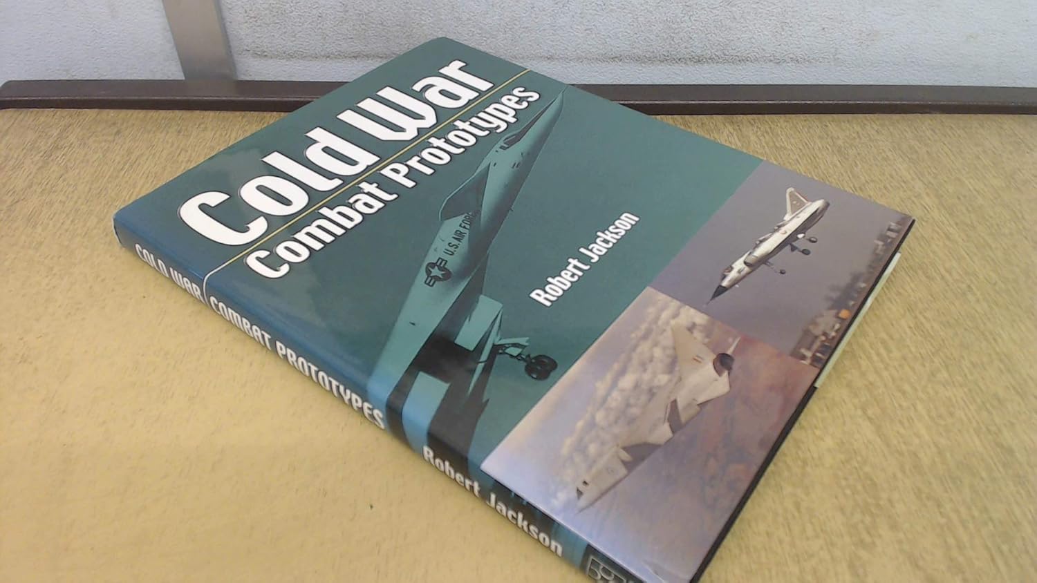 Cold War Combat Aircraft Prototypes: Jackson, Robert: 9781861267726 ...