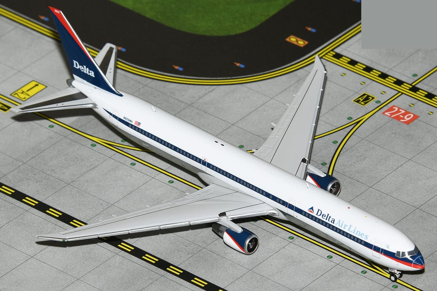 Amazon.com: GeminiJets GJDAL2151 Delta Air Lines Boeing 767-400 N826MH ...