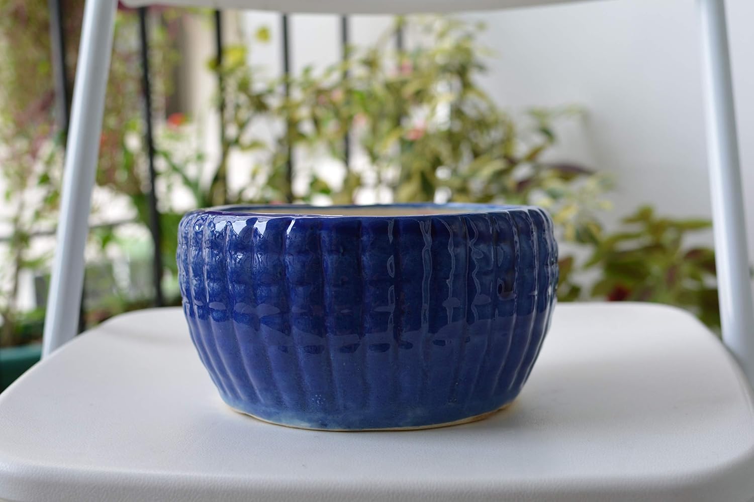 Kaolin Ceramic Blue Big Textured Pot(Pack of 1) : Amazon.in: Garden ...