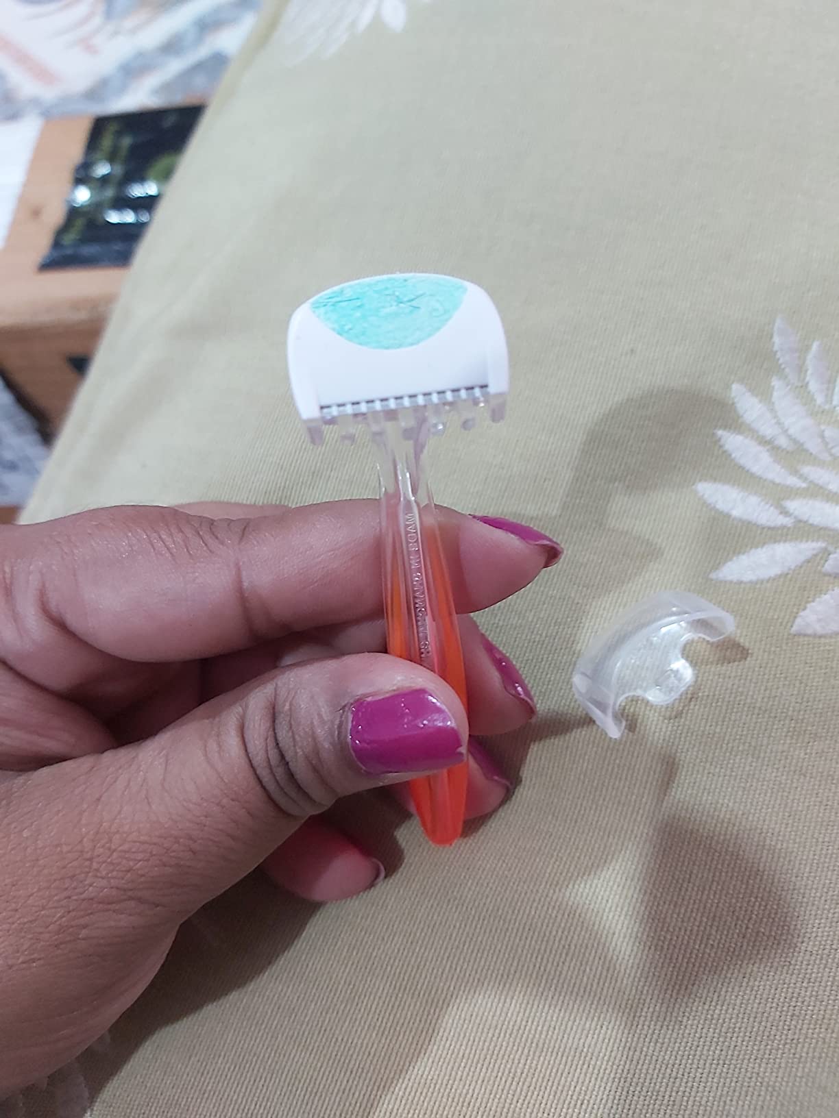 Kai Bikini line Japanese Razor for Women with Aloe Vera and Vitamin E ...