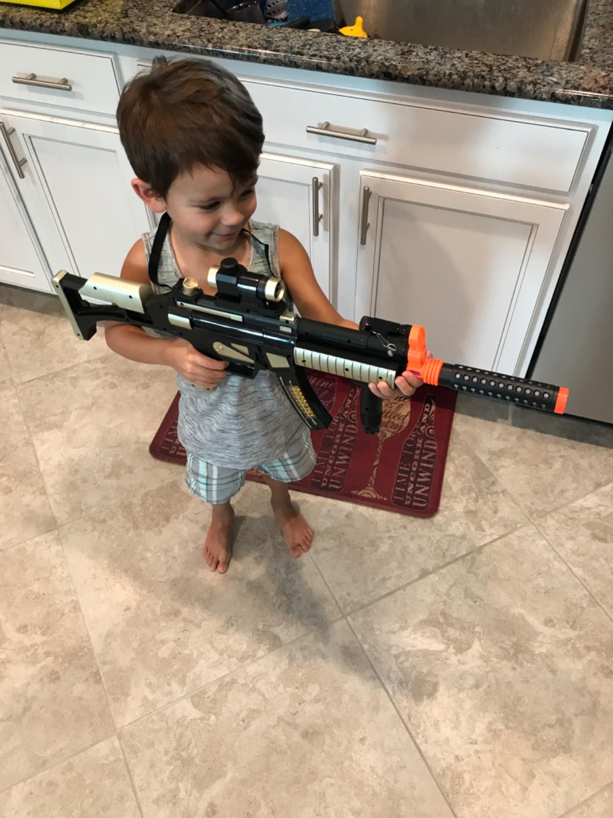 Amazon.com: JOYSAE Light Up Combat Toy Machine Rifle Battery Operated ...