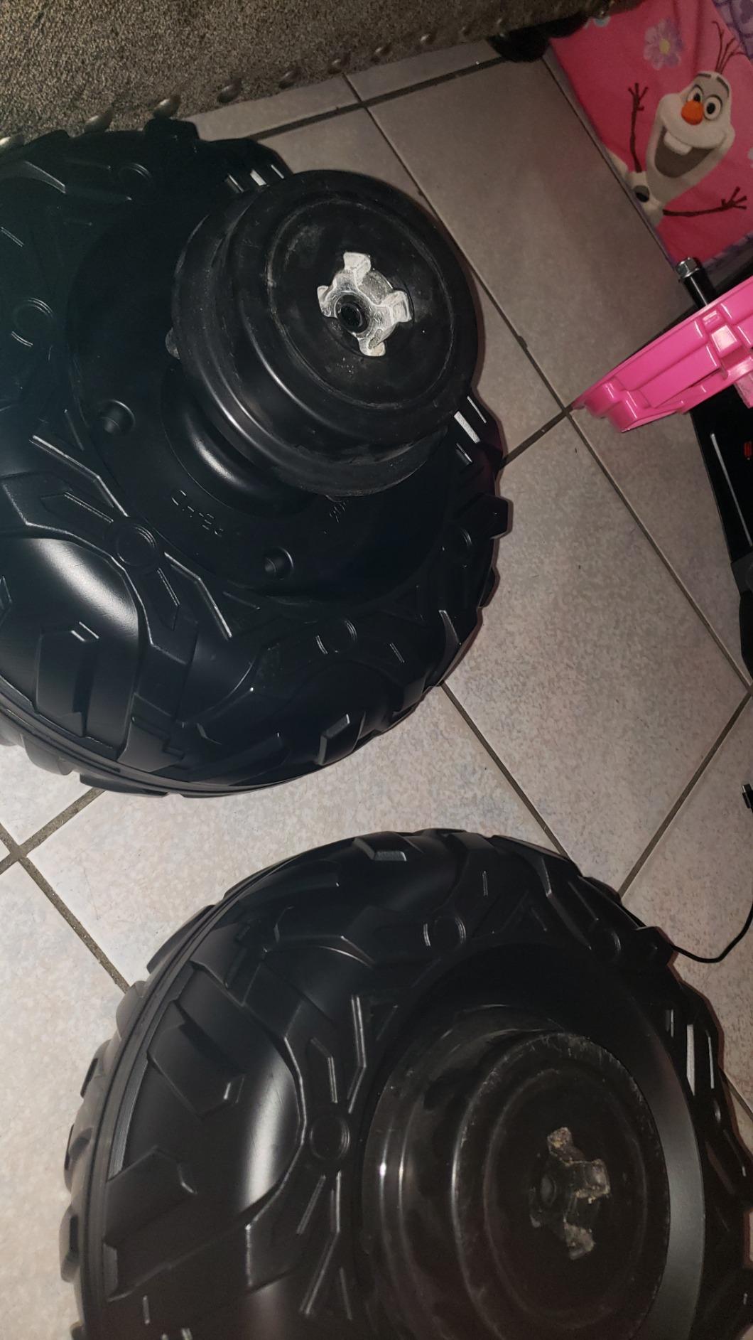 Amazon.com: Peg Perego Polaris RZR 900 Rear Wheels Black Unfinished (1 ...