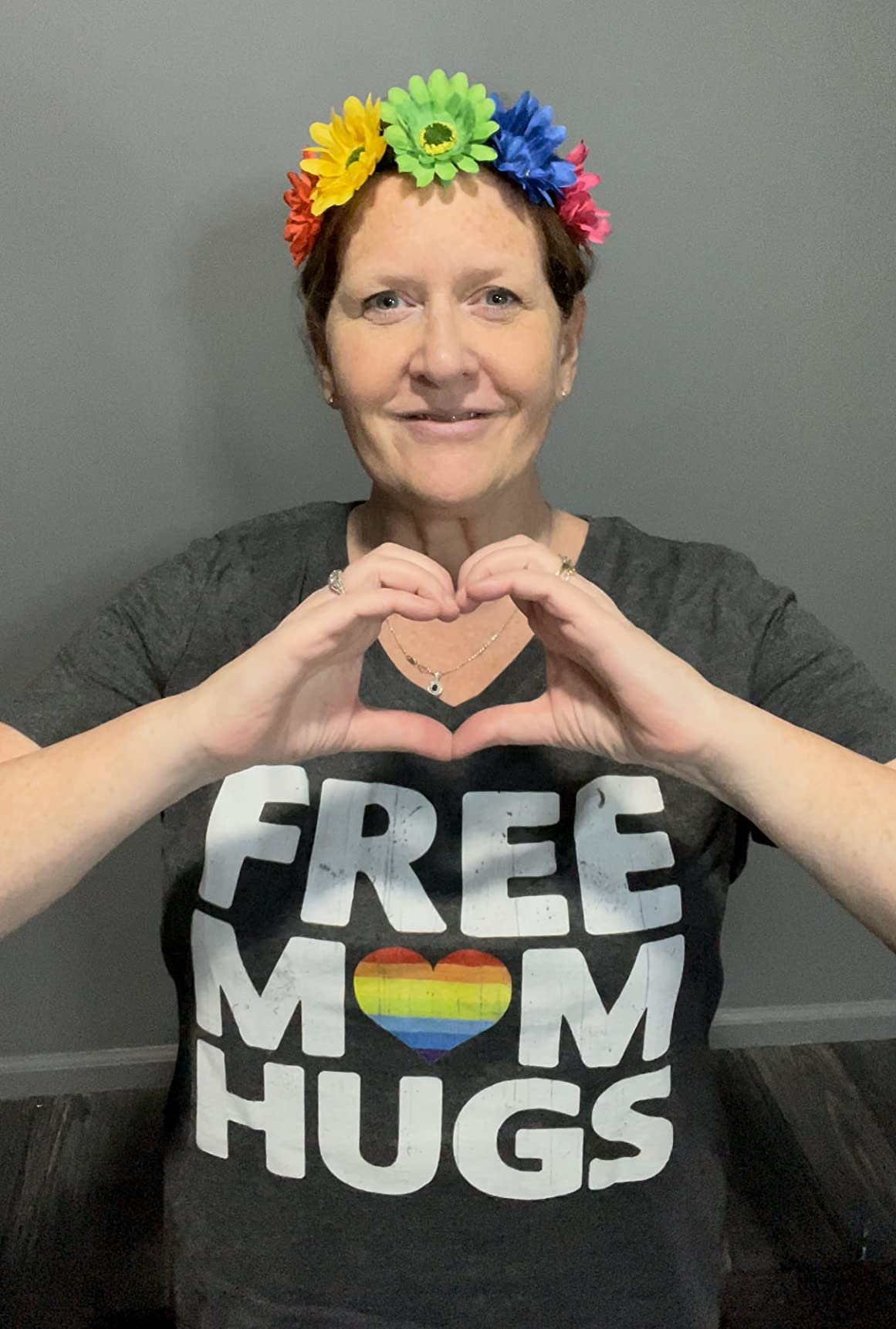 Amazon.com: Womens Free mum hugs V-Neck T-Shirt : Clothing, Shoes & Jewelry