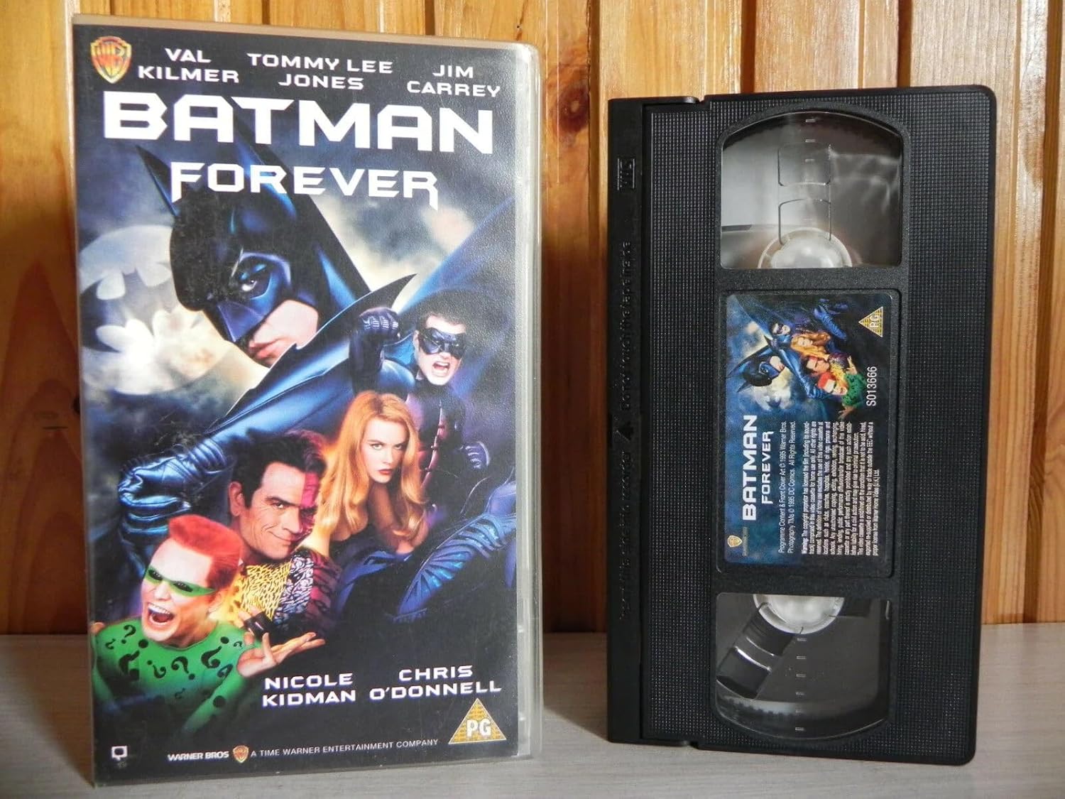Amazon.com: Batman Forever [VHS] : Val Kilmer, Tommy Lee Jones, Jim ...
