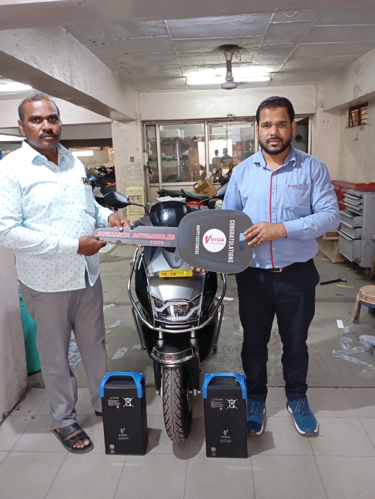 VIDA V2 Pro Electric Scooter by HERO MotoCorp, 2 Removable Batteries ...