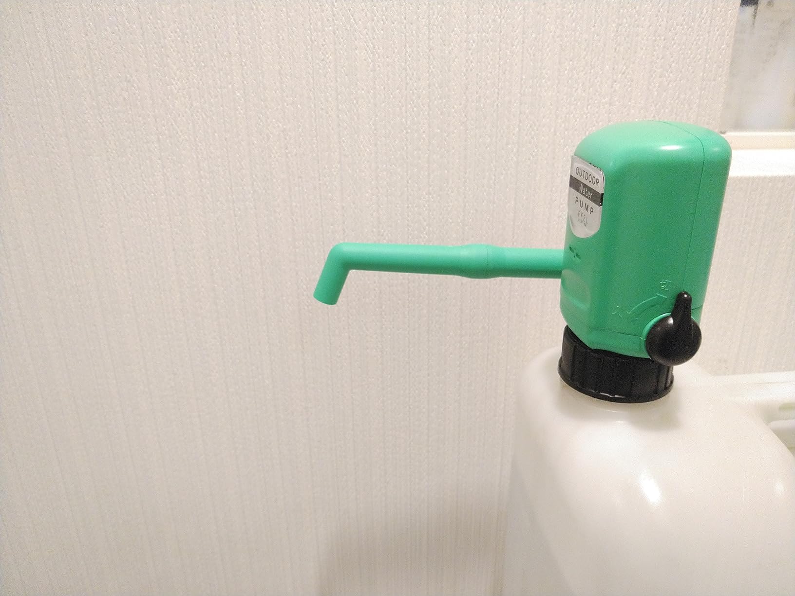 Amazon | FEEL アウトドアポンプFLP-68（電池式ポンプ）[ポリタンクにつけていろいろ使える！] | 給水・排水ポンプ本体