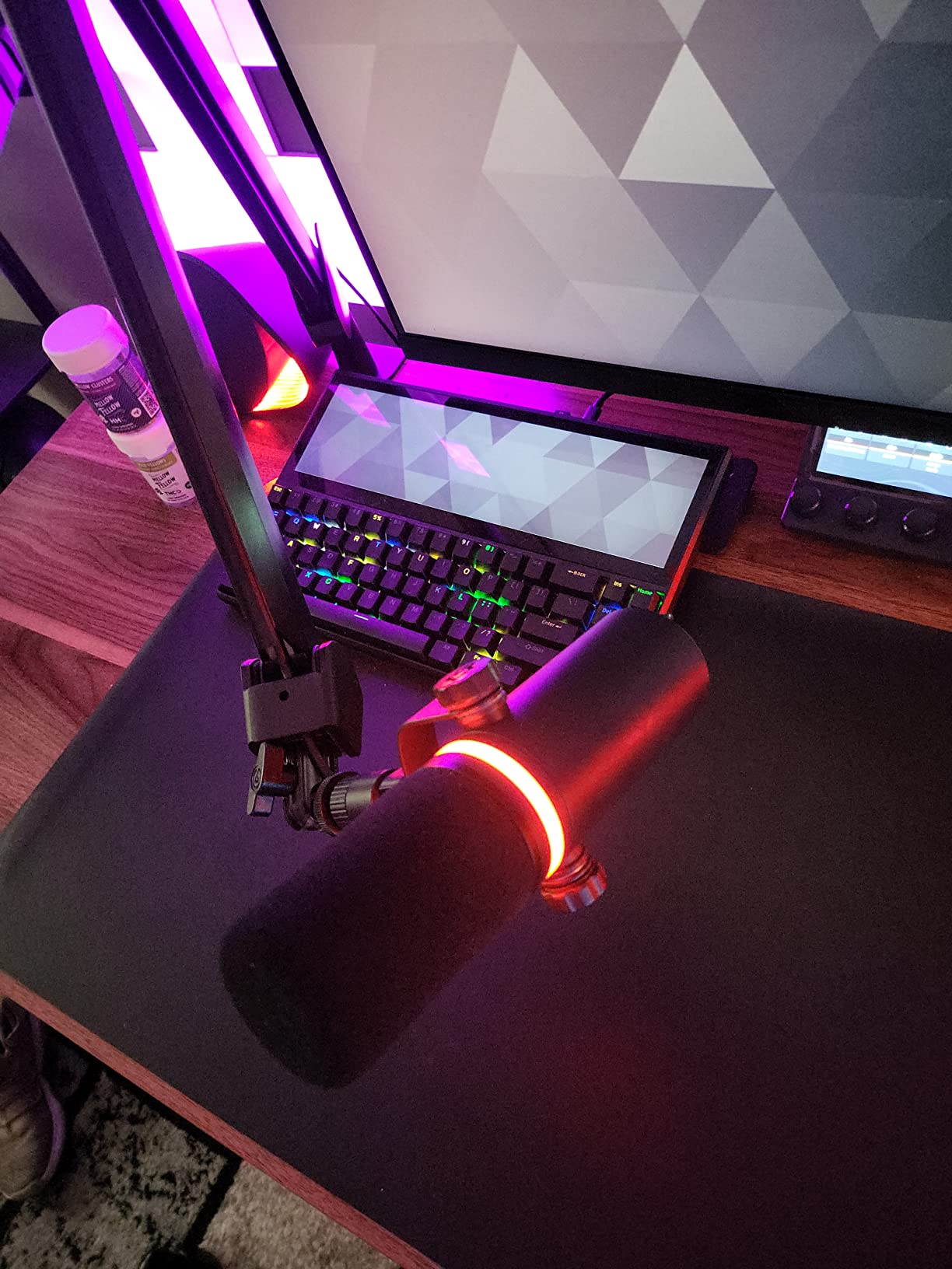 $26/mo - Finance BEACN Mic Dark - USB C Broadcast Dynamic Microphone ...