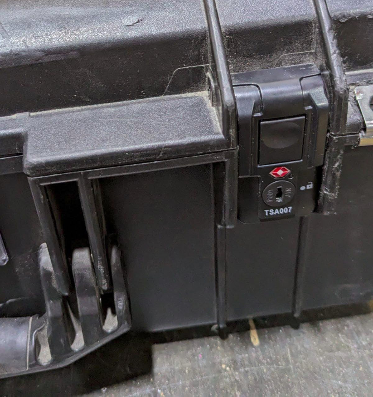 Amazon.com: Pelican Air Case Locking latches with Keys. (2 latches ...