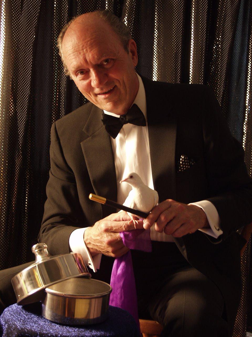 The Warmup Guy: Perlow, Bob, Cummins, Richard, Thicke, Alan ...