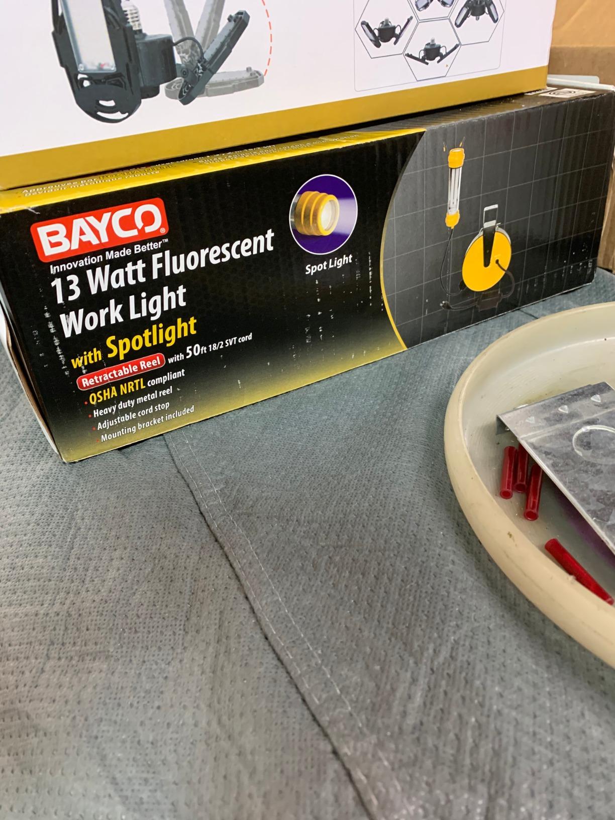 Bayco SL-827 OSHA 13-Watt Fluorescent Work Light on 50-Foot Metal Reel,Yellow/Black - Portable ...
