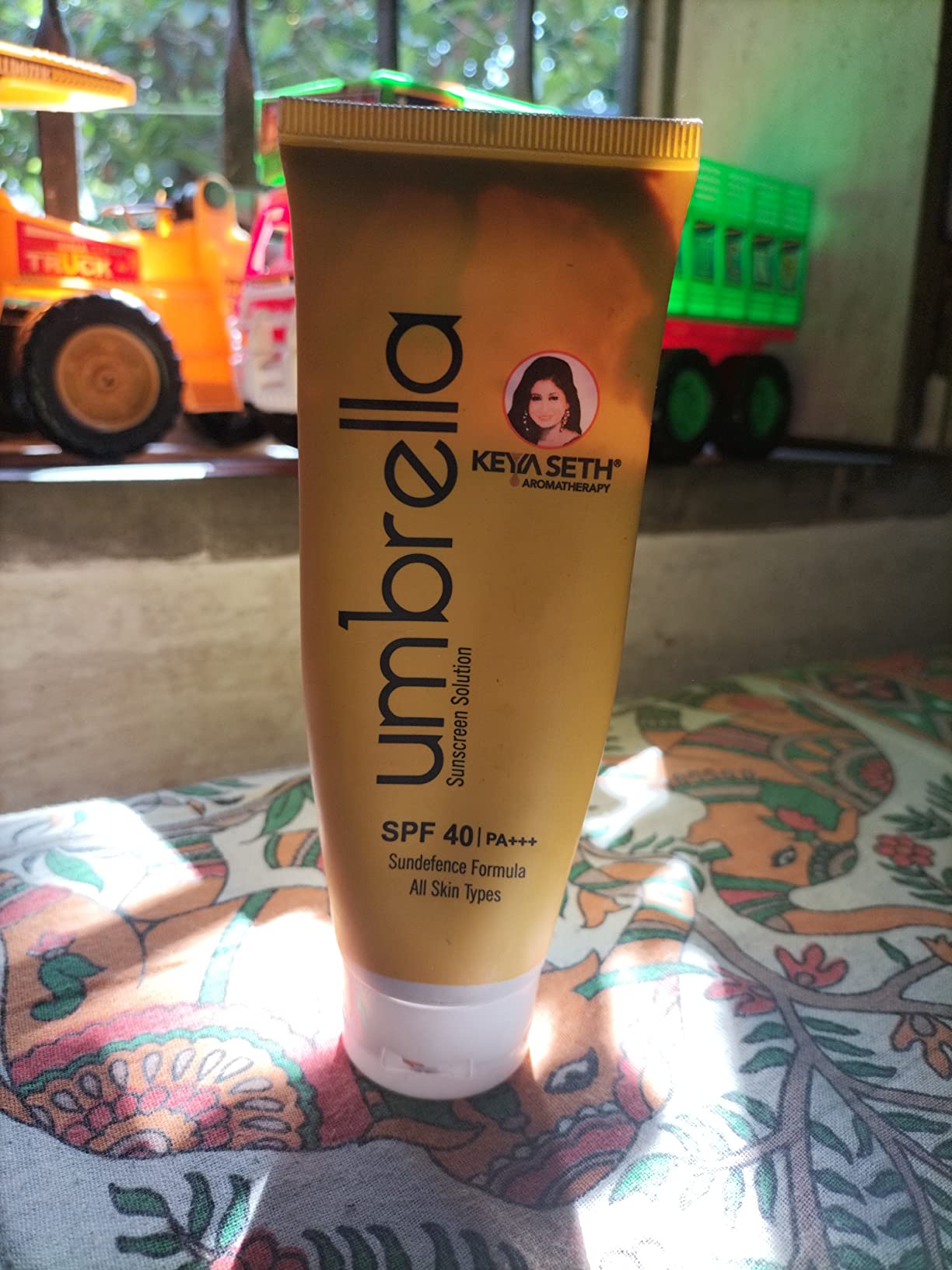 Keya Seth Aromatherapy, Umbrella Sunscreen Solution SPF 40 with PA ...
