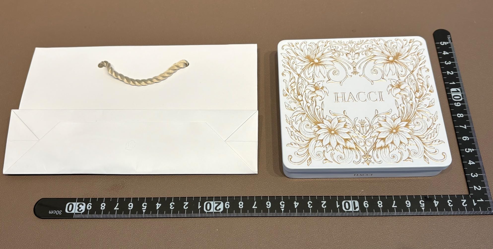 Amazon | HACCI(ハッチ)アールグレイチョコスティックス 43g ※手提げ袋付き バレンタイン | HACCI | 板チョコ・チョコバー 通販
