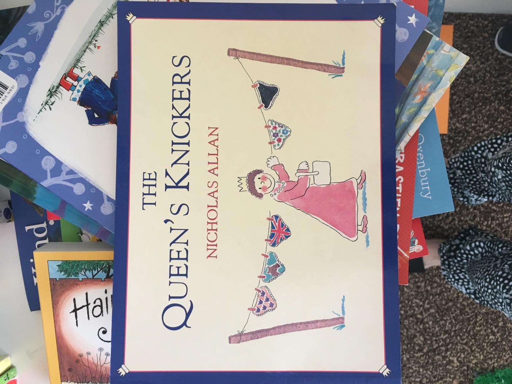 QUEEN'S KNICKERS, THE (RE-ISSUE) : Amazon.co.uk: Books