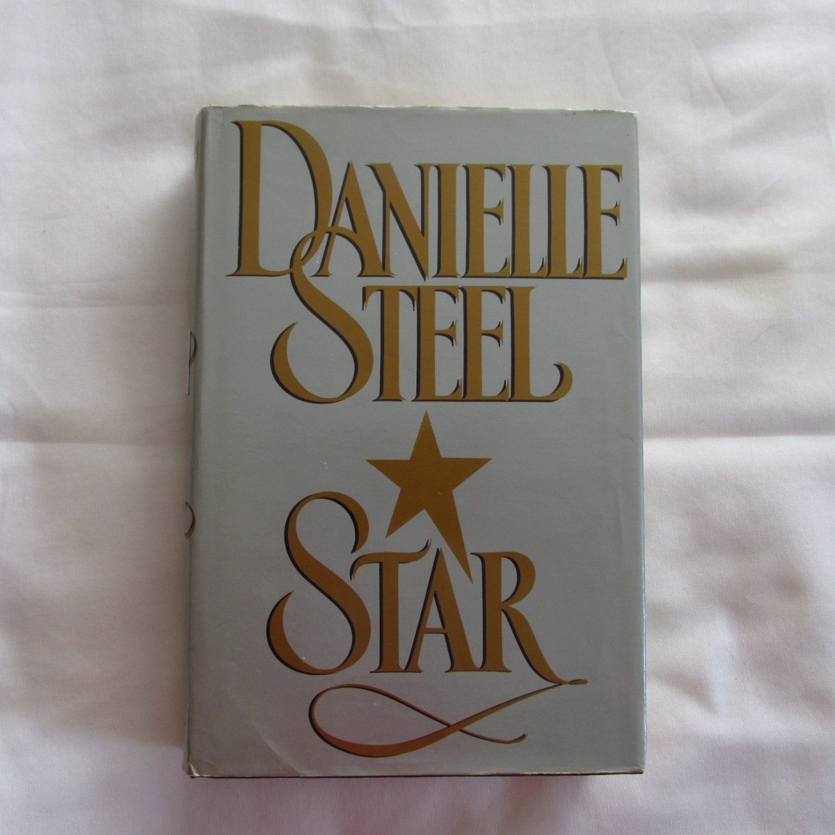Star. [First Edition] : Danielle Steel: Amazon.com.au: Books