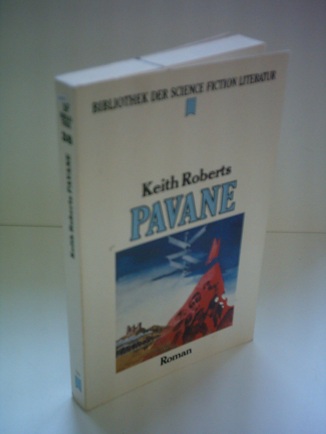 Pavane (King Penguin): Keith Roberts: 9780140072877: Amazon.com: Books
