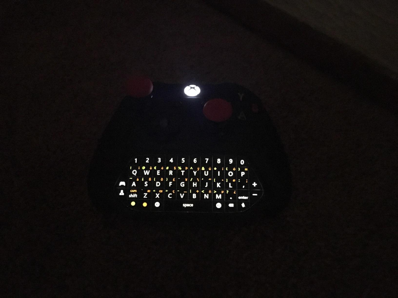 Amazon.com: Xbox One Chatpad + Chat Headset (plugs directly into ...