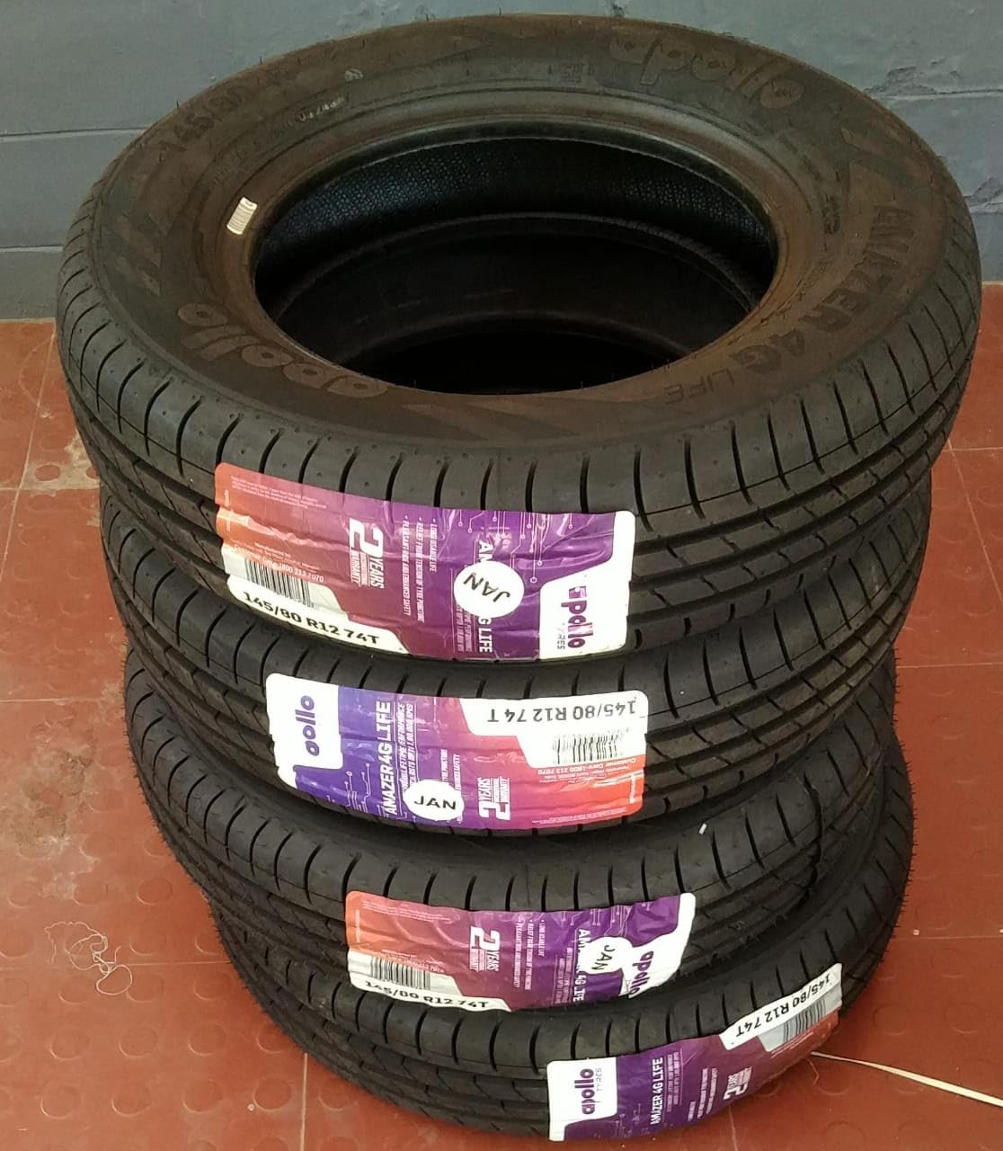 apollo AMAZER 4G LIFE 145/80 R12 74T Tubeless Car Tyre : Amazon.in: Car ...