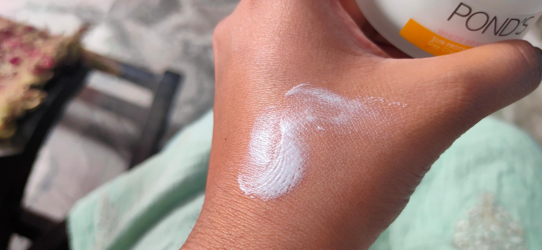 POND'S White Beauty Sun Protection SPF 30 Day Cream, 50 g : Amazon.in ...