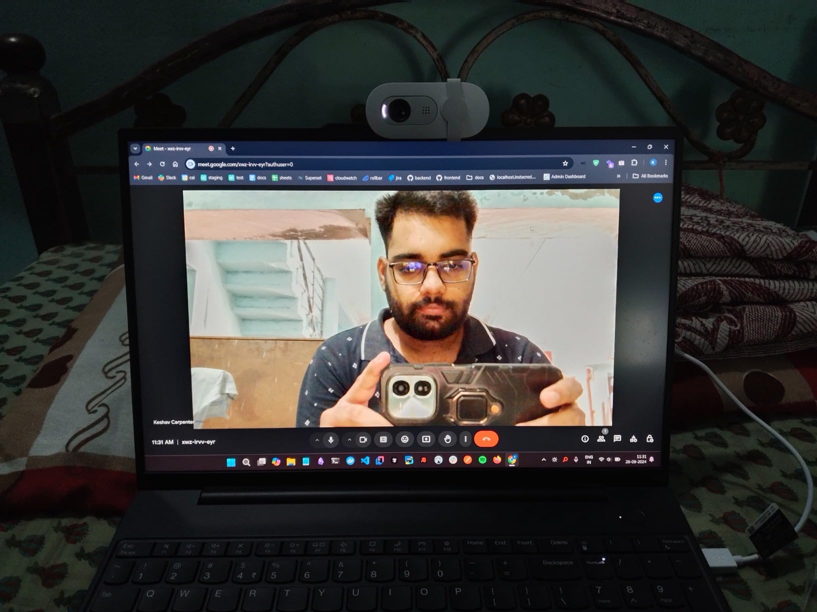 Logitech Brio 100 Full HD Webcam for Meetings and Streaming, Auto-Light ...