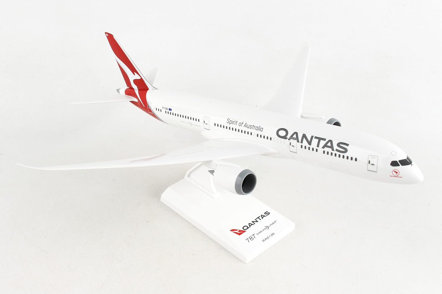 Amazon.com: Skymarks Daron Qantas 787-9 1/200 (SKR942) : Toys & Games