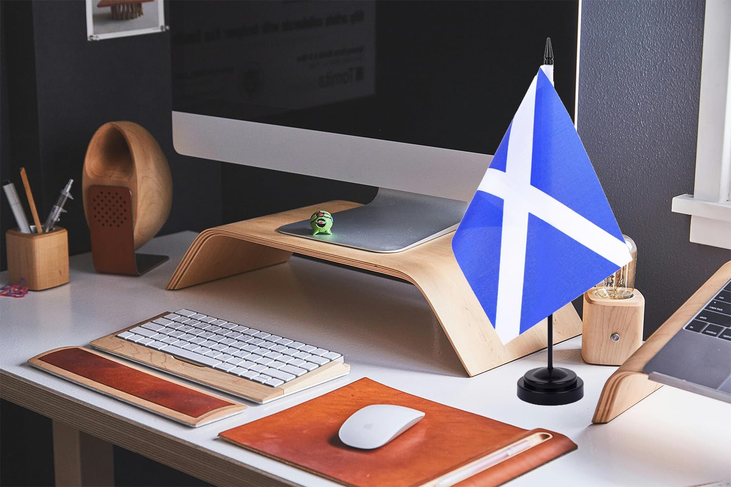 Snapklik.com : WXTWK 2 Pack Scotland Flag Scotland Deluxe Desk Flag Set ...