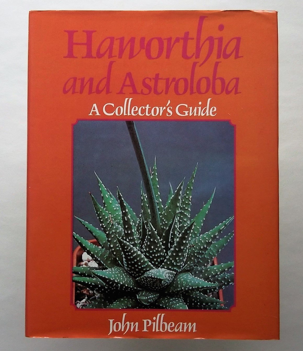 Haworthia and Astroloba: A Collector's Guide: 9780713405347: Amazon.com ...