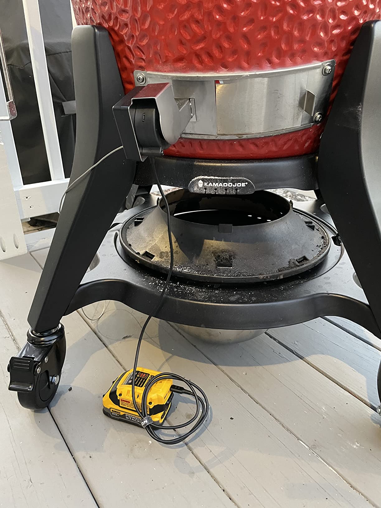 $17/mo - Finance DEWALT USB PD CHARGING KIT (DCB094K) | Buy Now, Pay Later