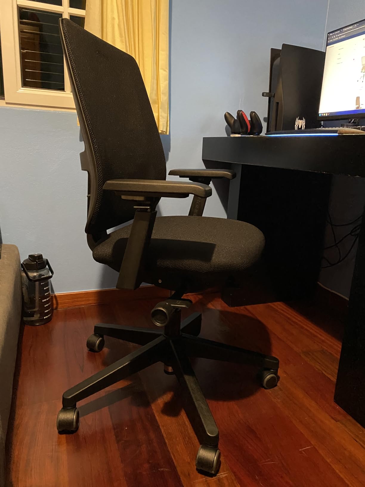 Haworth Lively Ergonomic Office Chair - Height-Adjustable Desk Chair ...